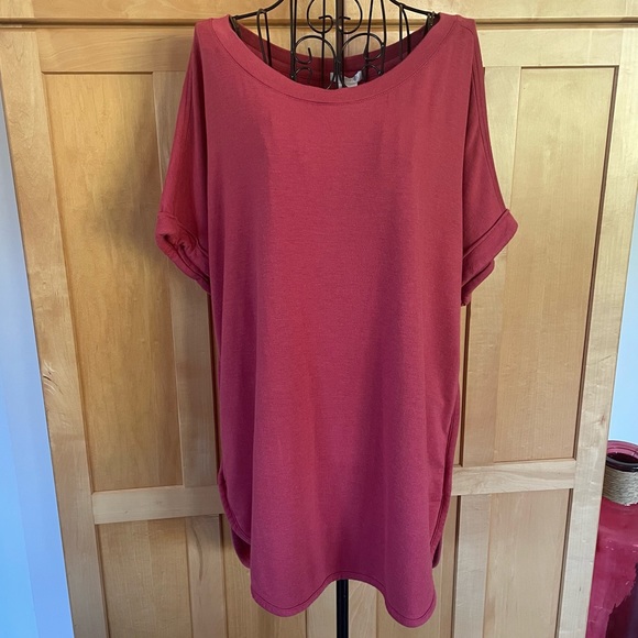 Matty M | Tops | Matty M Womens Red Top | Poshmark